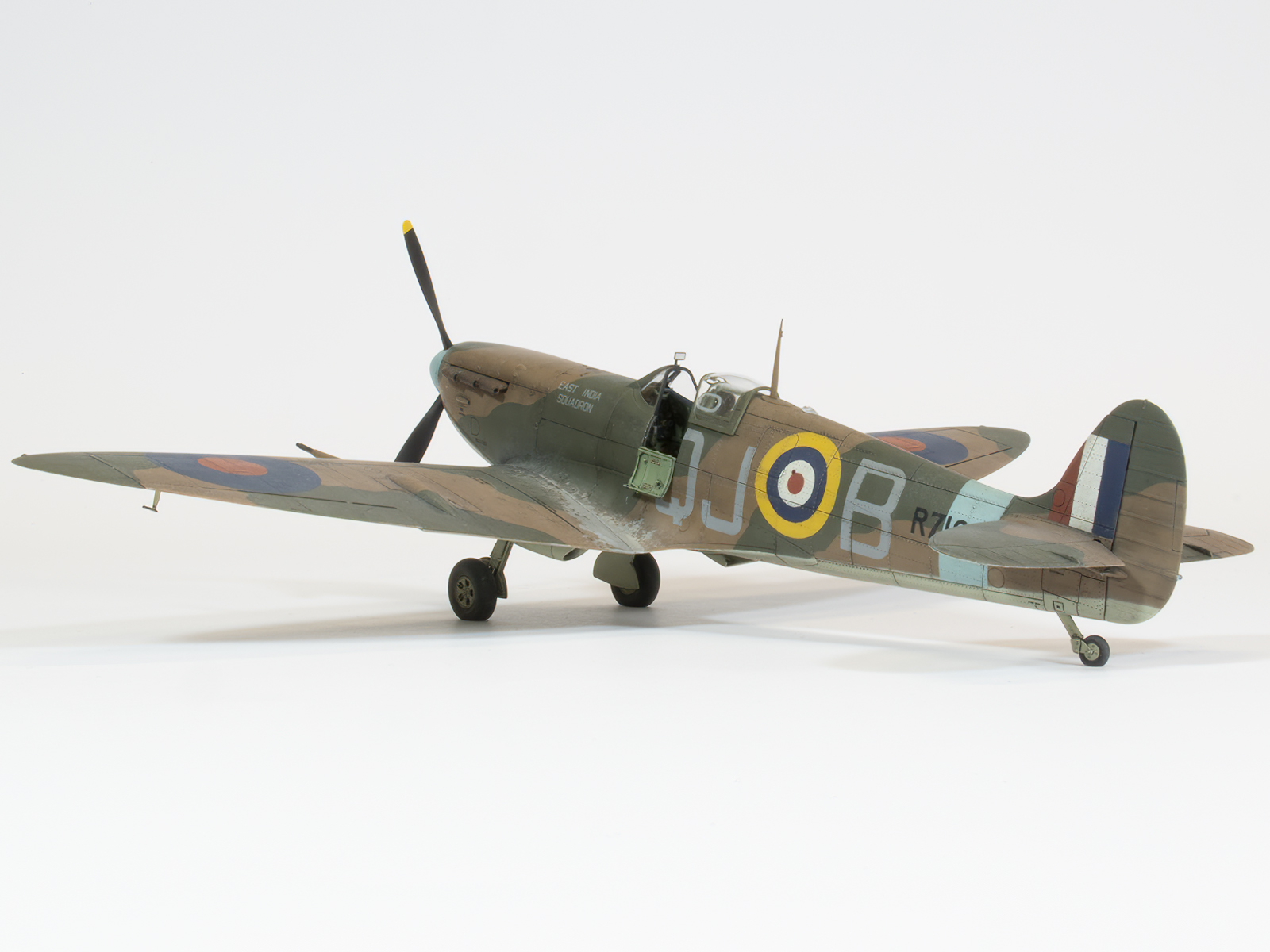 Spitfire Mk.Vb R7195 QJ-B "Holmewood I" of the 92sqn, Biggin Hill Wing ...