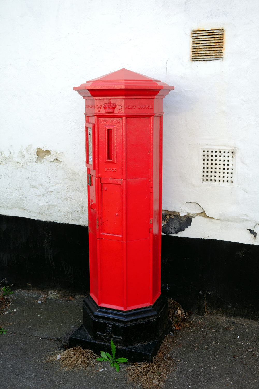 One of a pair of ancient postboxes in Framlingham, here in Suffolk ...
